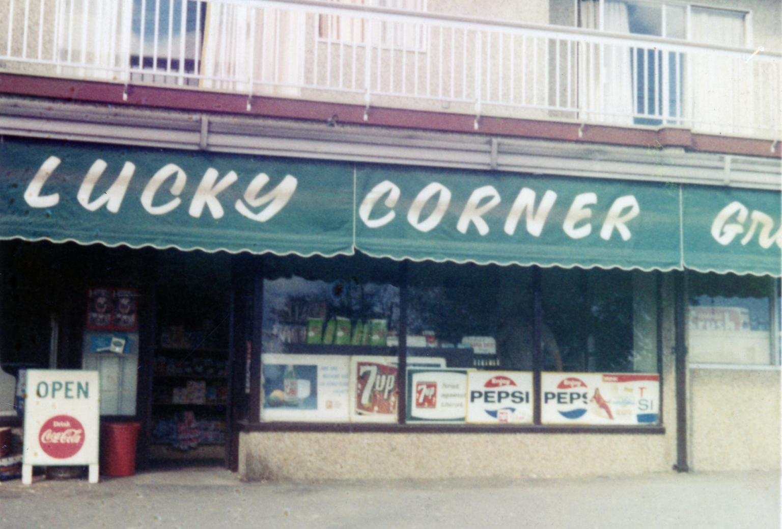 Corner Stores and Collective Memory - MONOVA